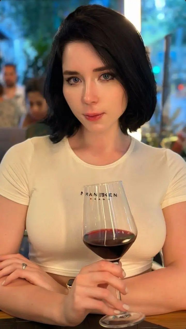 Sweetie Fox Biography: Age, Height, Career, Best Photos & More (2025)